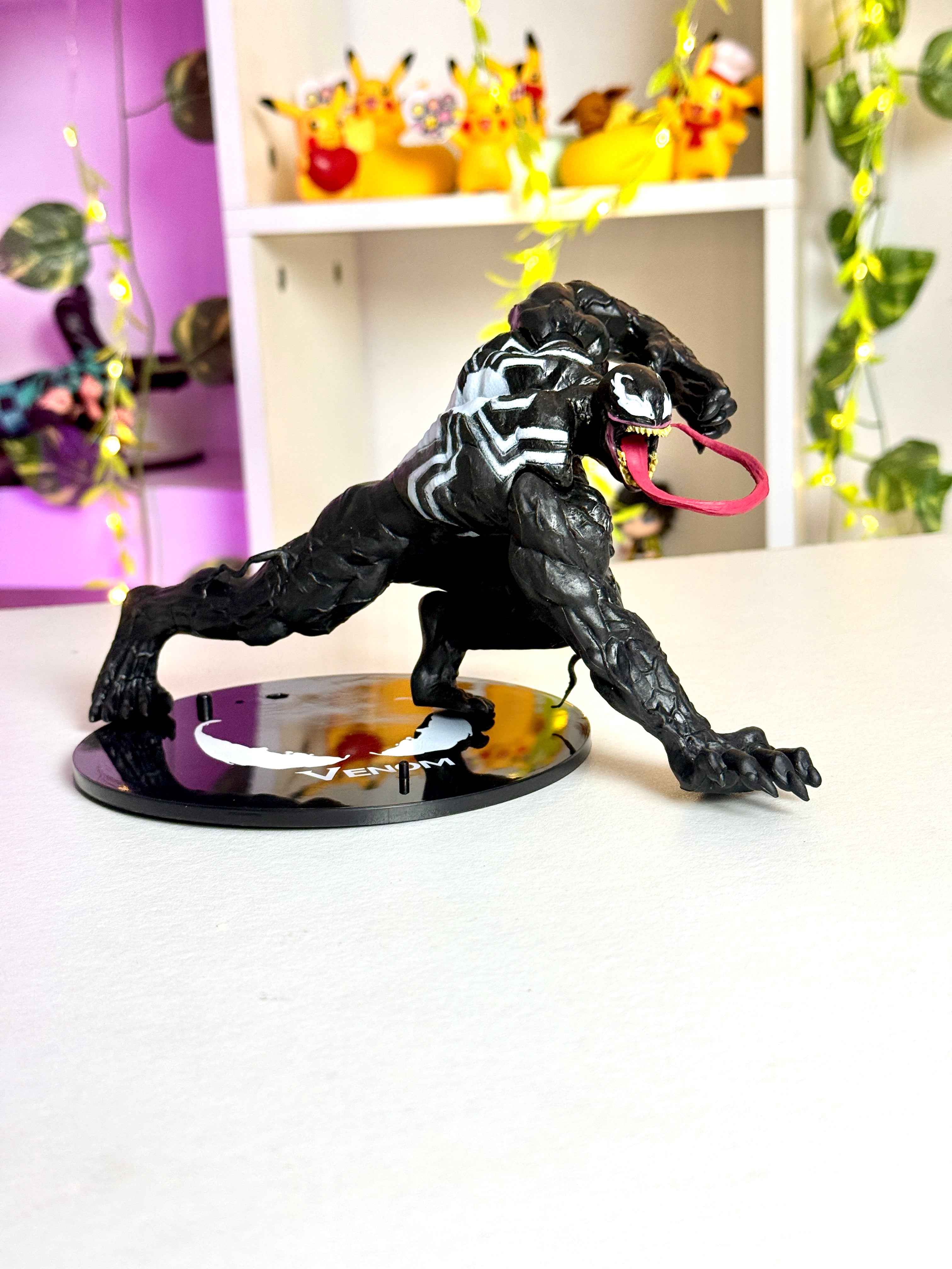 Venom Crawling Pose Figure (12×21×13.4cm) — Action Nook Premium Marvel